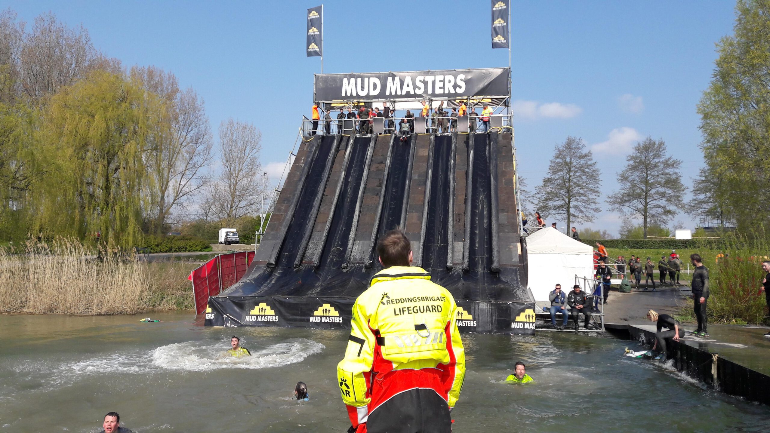 Mud masters > – Scherp aan de wind